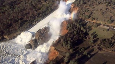 What went wrong at damaged US dam? - BBC News