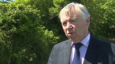 Rhodri Morgan: Vaughan Roderick's view on his career - BBC News