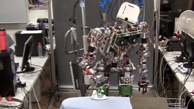 Ironing robot tackles creased clothes - BBC News