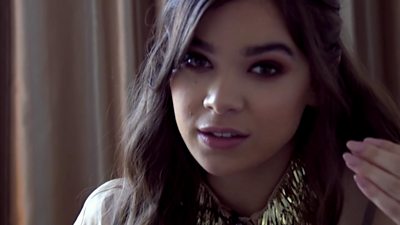 Hailee Steinfeld on piercings, socks and handwritten notes - BBC News
