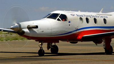 Flying Doctors: Australian doctor service marks 90 years - BBC News
