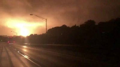 Pennsylvania gas line explosion sends flames into sky - BBC News