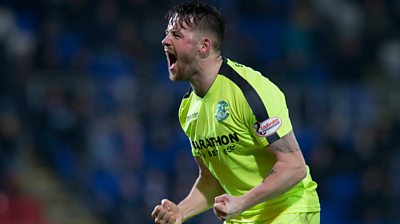 Watch: Hibs' Marc McNulty scores double to floor St Johnstone - BBC Sport