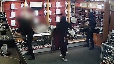 Footage shows armed robber holding gun to woman's head - BBC News