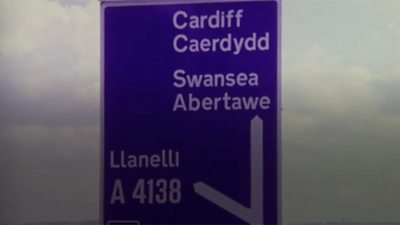 First M4 bilingual signs in 1977 - BBC News