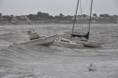 French storm: Hail batters south-east France - BBC News