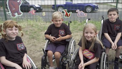 London's Wheelie Gang helps children who use wheelchairs - BBC News