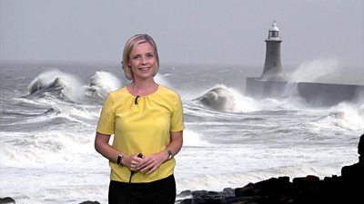 UK braced for heavy rain and strong winds - BBC Weather
