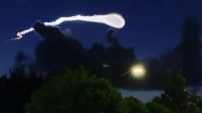 Rocket launch causes strange cloud trail in Florida - BBC News