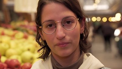 Israeli settlers' Chelsea boss backer - BBC News