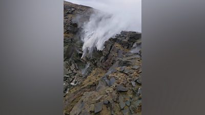 Peak District reverse waterfall filmed during high winds - BBC News