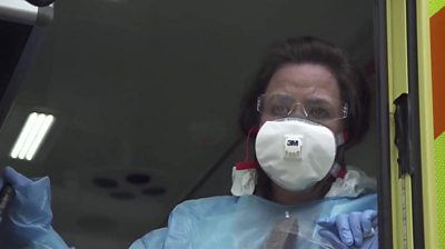 Coronavirus: 12 hours with paramedics on the Covid front-line - BBC News