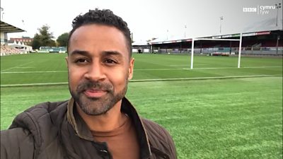 Y cyn-chwaraewr rygbi Nathan Brew yn sôn am sut cafodd ei ysbrydoli gan ...