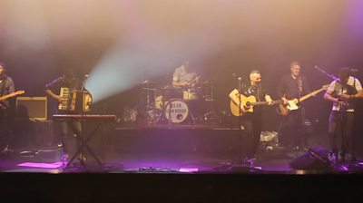 Scotland's 'first indoor music gig' since lockdown takes place - BBC News