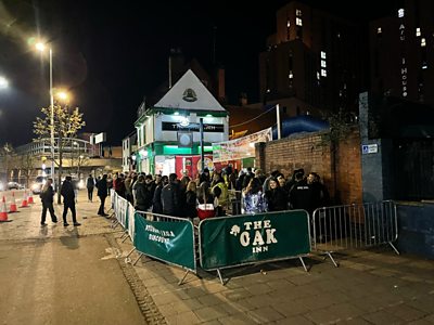 Hundreds queue for Coventry pub's midnight opening - BBC News