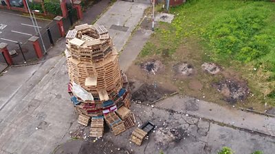 Northern Ireland: Moment giant bonfire collapses - BBC News
