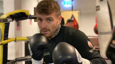 The Doncaster boxer fighting depression one punch at a time - BBC News