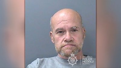 Bodycam video shows Barry murderer Robert Farley arrested - BBC News