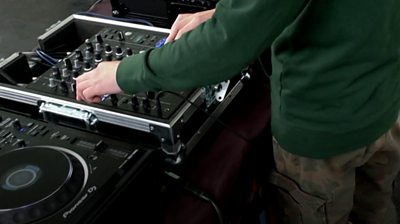 Gloucester bar offers inclusive disabled nights out - BBC News