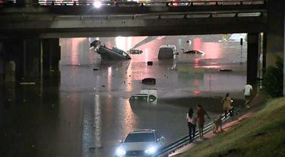 Texas flash floods leave cars almost underwater - BBC News