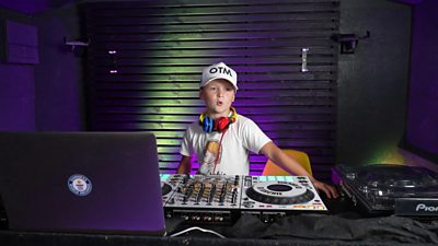Archie the seven-year-old DJ who dreams of playing Glastonbury! - BBC ...