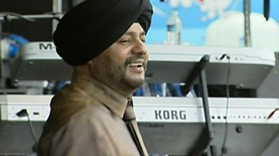 Bhangra star Balwinder Safri 'remembered as legend, 100%' - BBC News