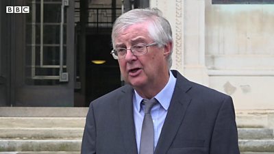 Drakeford yn 'croesawu' ond yn cwestiynu cyhoeddiad ynni - BBC Cymru Fyw