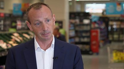 Aldi ‘winning shoppers from traditional supermarkets’, says boss - BBC News