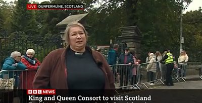 Reverend of Dunfermline Abbey joins crowds to welcome King - BBC News