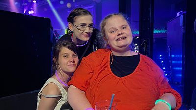 Gloucester bar offers inclusive disabled nights out - BBC News