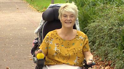 'My first time going to the gym as an amputee' - BBC News