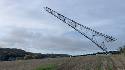 Video shows final pylon toppled from Dorset beauty spot - BBC News