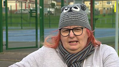 'Ble mae'r help i dalu am y biliau 'ma?' - BBC Cymru Fyw