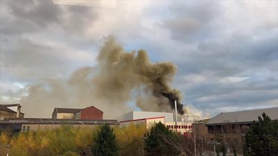 Firefighters tackle Bradford blaze - BBC News