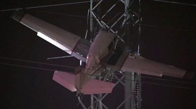 Plane crashes into Maryland high-voltage power lines - BBC News