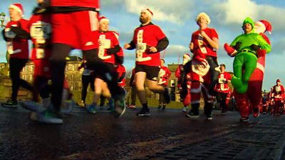 Santas dash onto the streets of Glasgow - BBC News