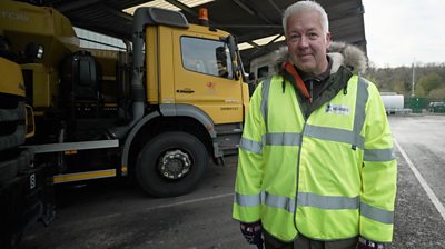 Gritting lorry named Derek Brr-ockway after weatherman - BBC News
