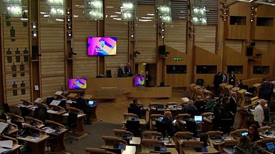 Lights go out in Holyrood chamber - BBC News