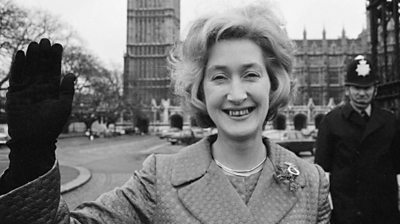 'Madame Ecosse' Winnie Ewing dies aged 93 - BBC News