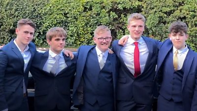 Lydiard Millicent students head to prom in funeral limo - BBC News