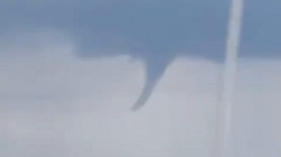 Funnel cloud spotted from Humber Bridge - BBC News