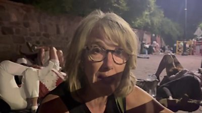 Ciwio am oriau i Faes B yn 'rhwystredig iawn' - BBC Cymru Fyw