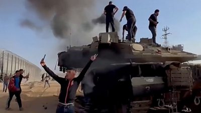 Rockets launched from Gaza streak across sky towards Israel - BBC News