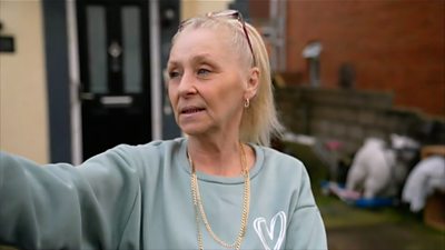 Bristol stabbing: Eyewitness describes comforting victim - BBC News