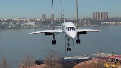 Concorde jet taken across Hudson River back to museum - BBC News