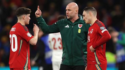 Y Coridor Ansicrwydd: Dan James yn ôl yn dathlu - BBC Cymru Fyw