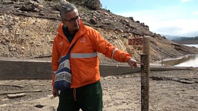 Colombia drought: Grappling with water cuts - BBC News