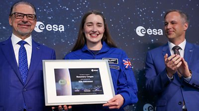 Rosemary Coogan gains her astronaut wings - BBC News