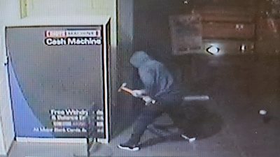 Footage shows gang who attacked ATMs across the UK - BBC News