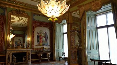 Take a look behind Buckingham Palace's famous balcony - BBC News